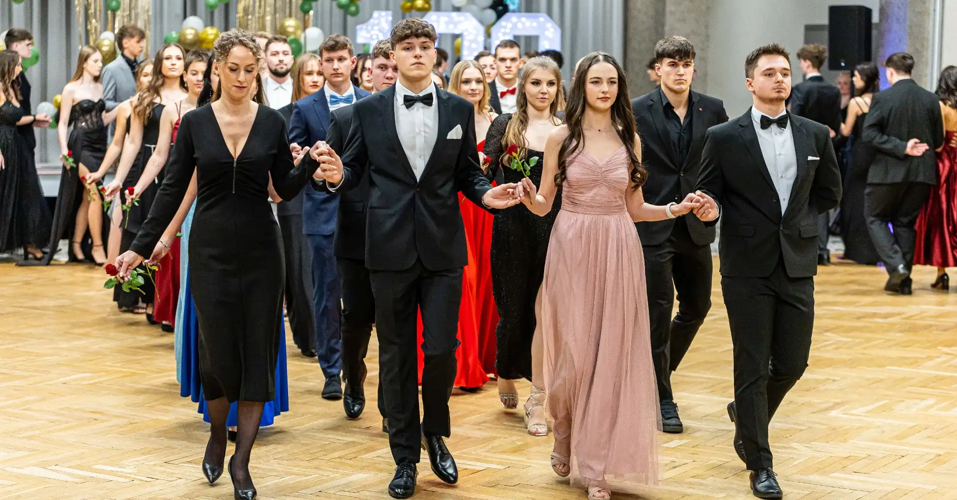Studniówka 2025: Tak wyglądali i bawili się maturzyści z Zespołu Szkół ...