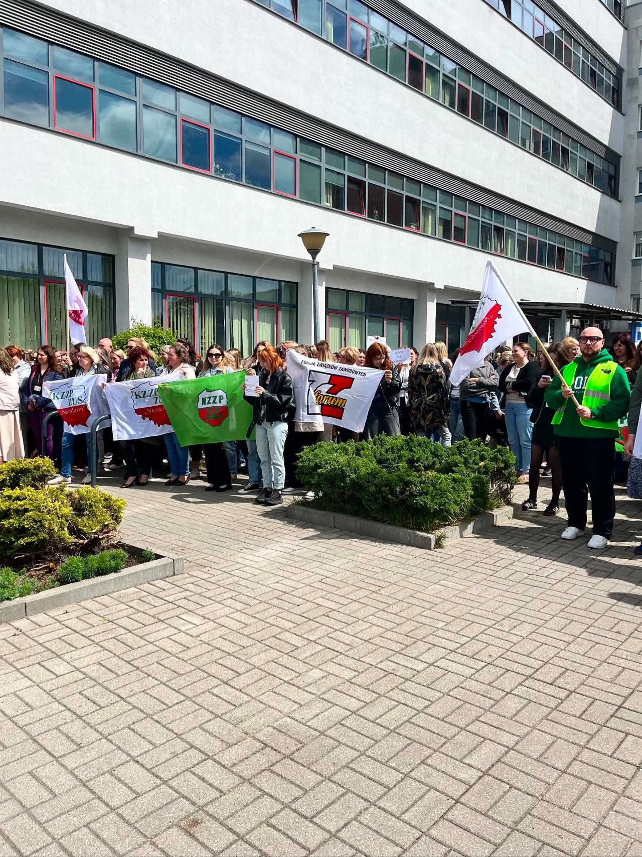 Akcja protestacyjna pracowników ZUS w Bydgoszczy. Związki zawodowe ...