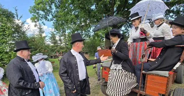 Elegancja i szyk w Szadkowskim Kole Gospodyń i Gospodarzy. Damy i ...