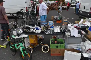 Pchli targ pod Kometą w niedzielę w Toruniu 7.06.2026. Zdjęcia ...