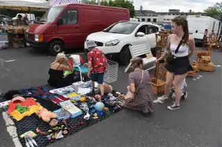 Pchli targ pod Kometą w niedzielę w Toruniu 7.06.2026. Zdjęcia ...