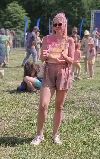 Tęczowe szaleństwo pod Tauron Areną. Festiwal Kolorów w Krakowie ...