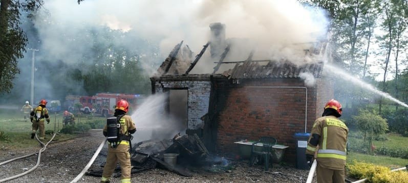 Pożar domu w miejscowości Łukawa. W akcji 22 ratowników, ranna kobieta ...