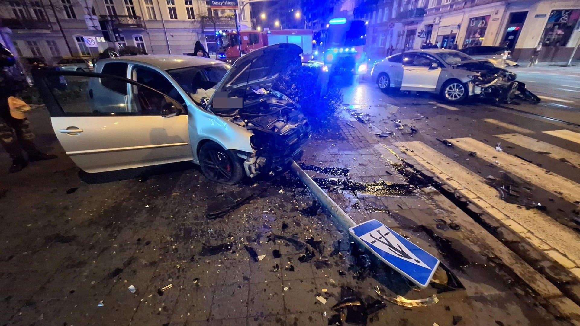 Rozbite auta i zablokowane torowisko tramwajowe na Jedności Narodowej ...