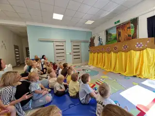 Teatralne emocje w Żłobku Miejskim „Maluch” w Brzezinach | Dziennik Łódzki