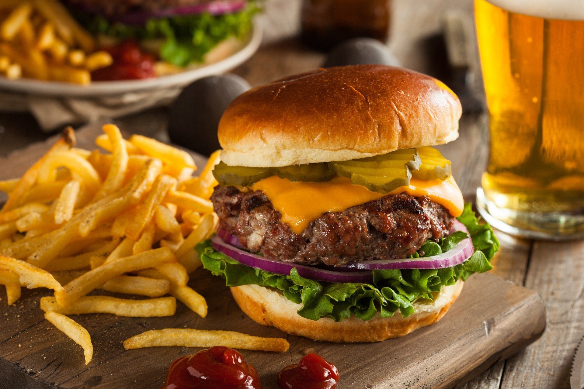 Najlepsze jedzenie w Skierniewicach? Burger, pierogi czy makaron? Które ...