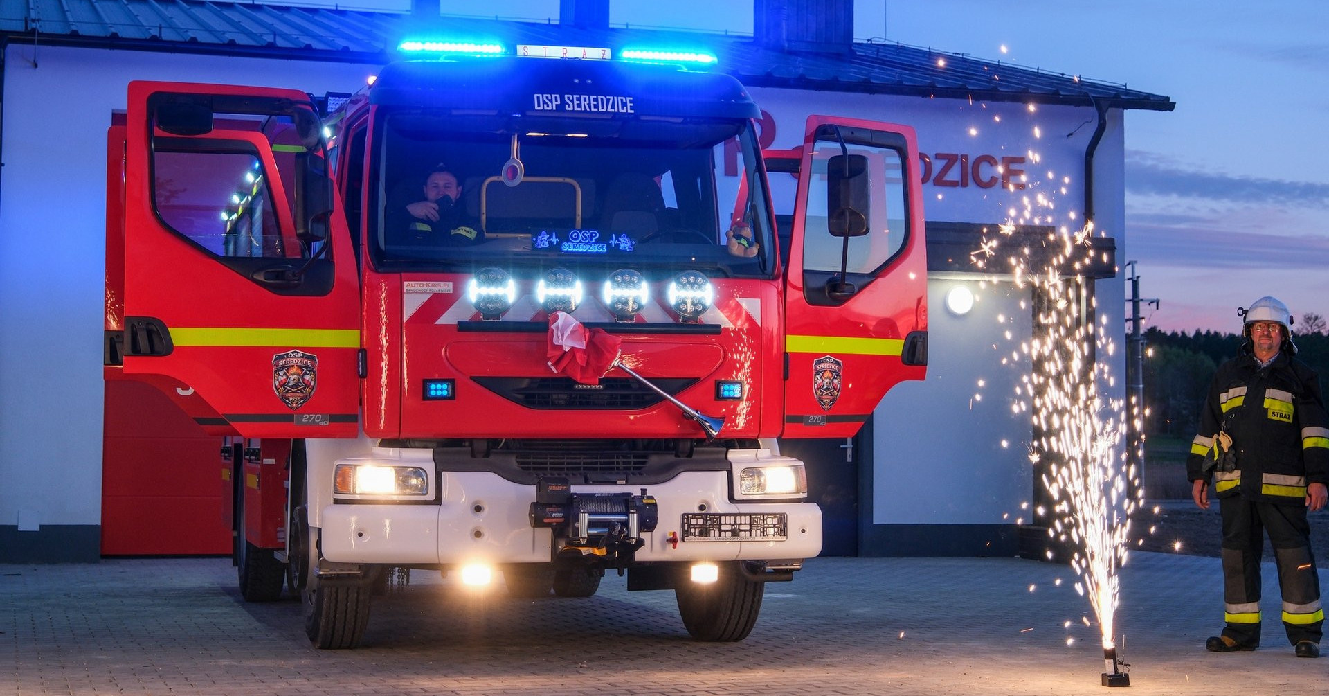 Nowy samochód ratowniczo‑gaśniczy dla Ochotniczej Straży Pożarnej w ...