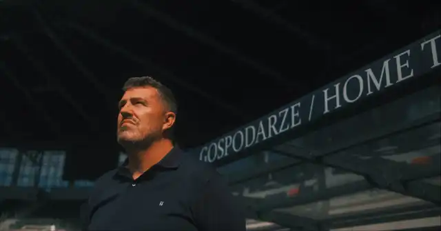Prowadził Ajax Amsterdam, a jako piłkarz grał w FC Barcelonie. Oscar ...
